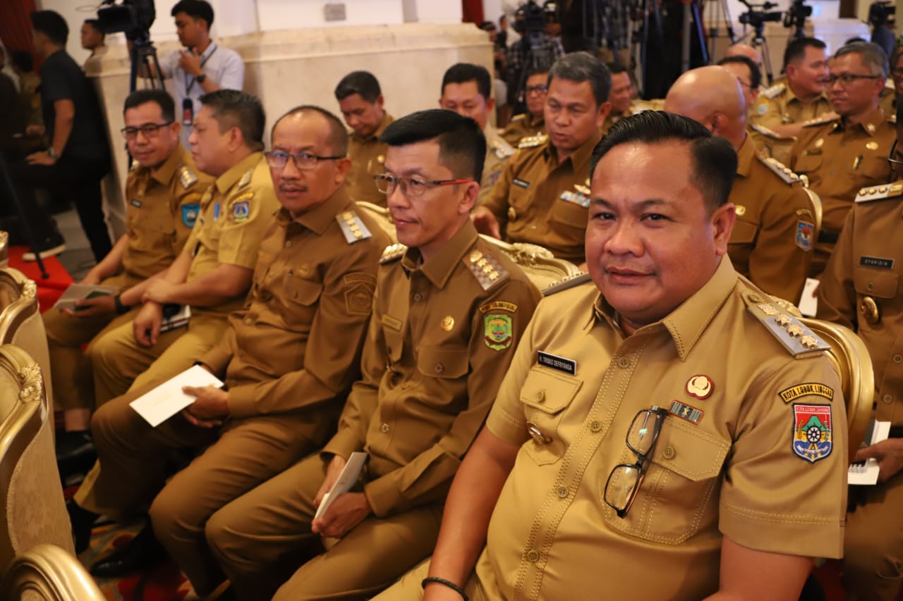 Pj. Wali Kota Dr. Drs. Hi. Asripan Nani, M.Si, Ikuti Rakor Penjabat ... Pj. Wali Kota Dr. Drs. Hi. Asripan Nani, M.Si, Ikuti Rakor Penjabat ...
